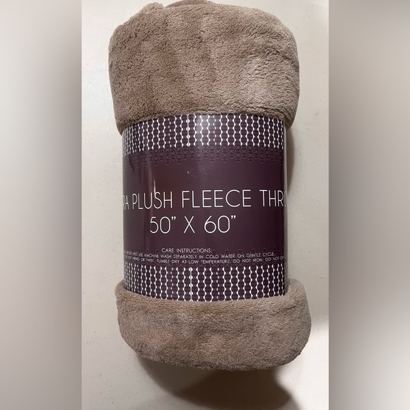 Estex Home Fashions | Accents | Nwt Ultra Plush Fleece Throw | Poshmark